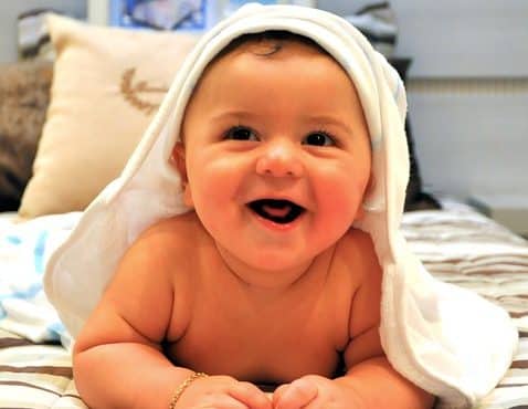 PASO A PASO - ¿Cómo bañar a tu bebé?